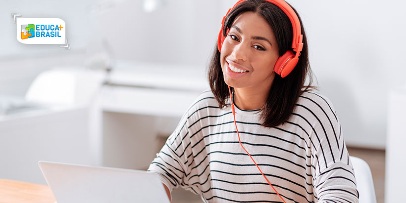 Estudar ouvindo música: essa técnica funciona? | Educa Mais Brasil